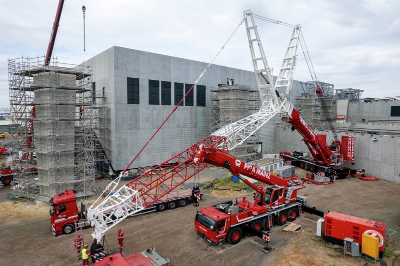 white crane construction