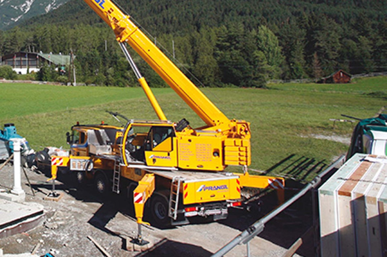telescopic truck-mounted cranes in action - Liebherr