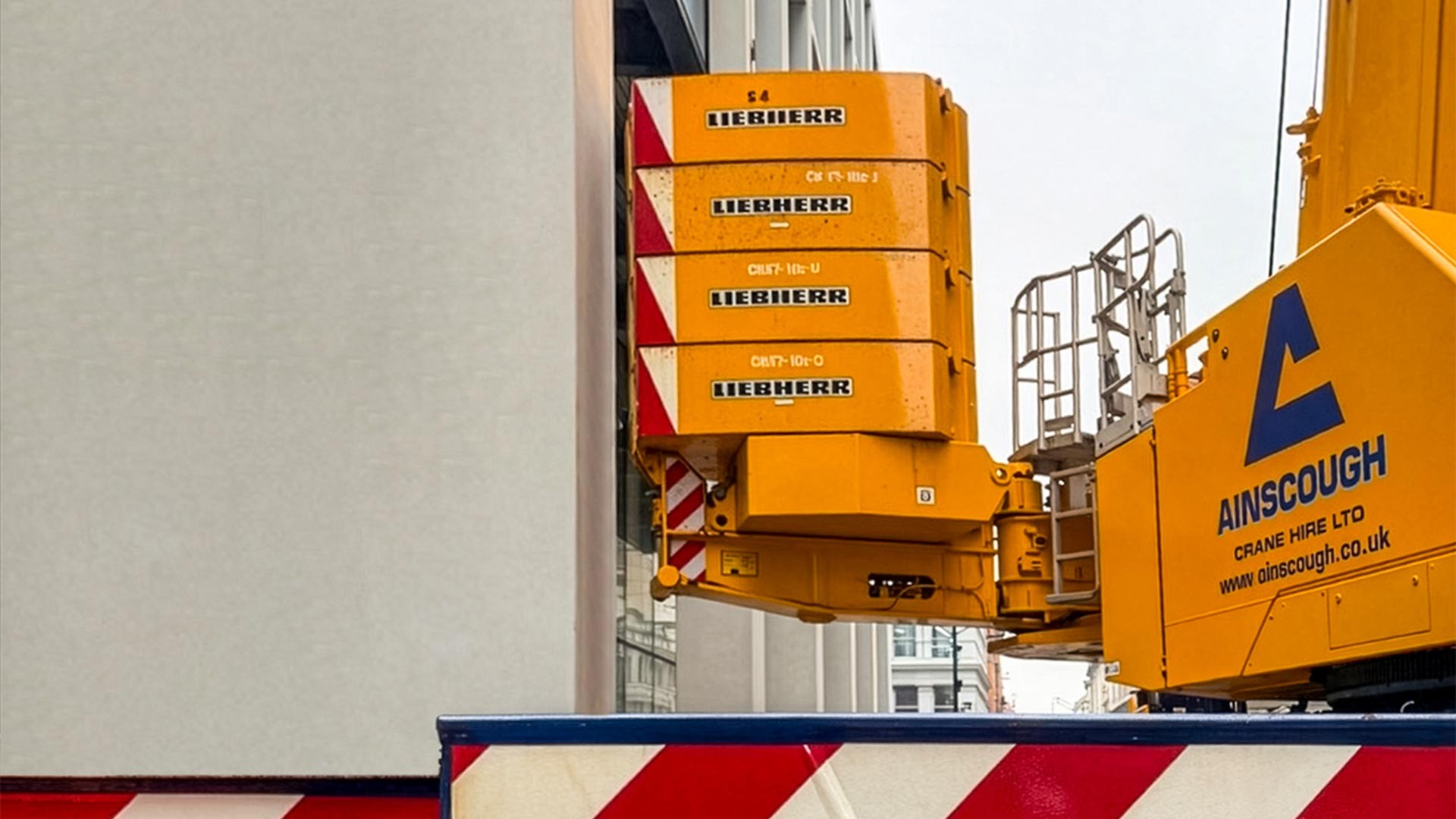 Precisión en el espacio más reducido - Liebherr